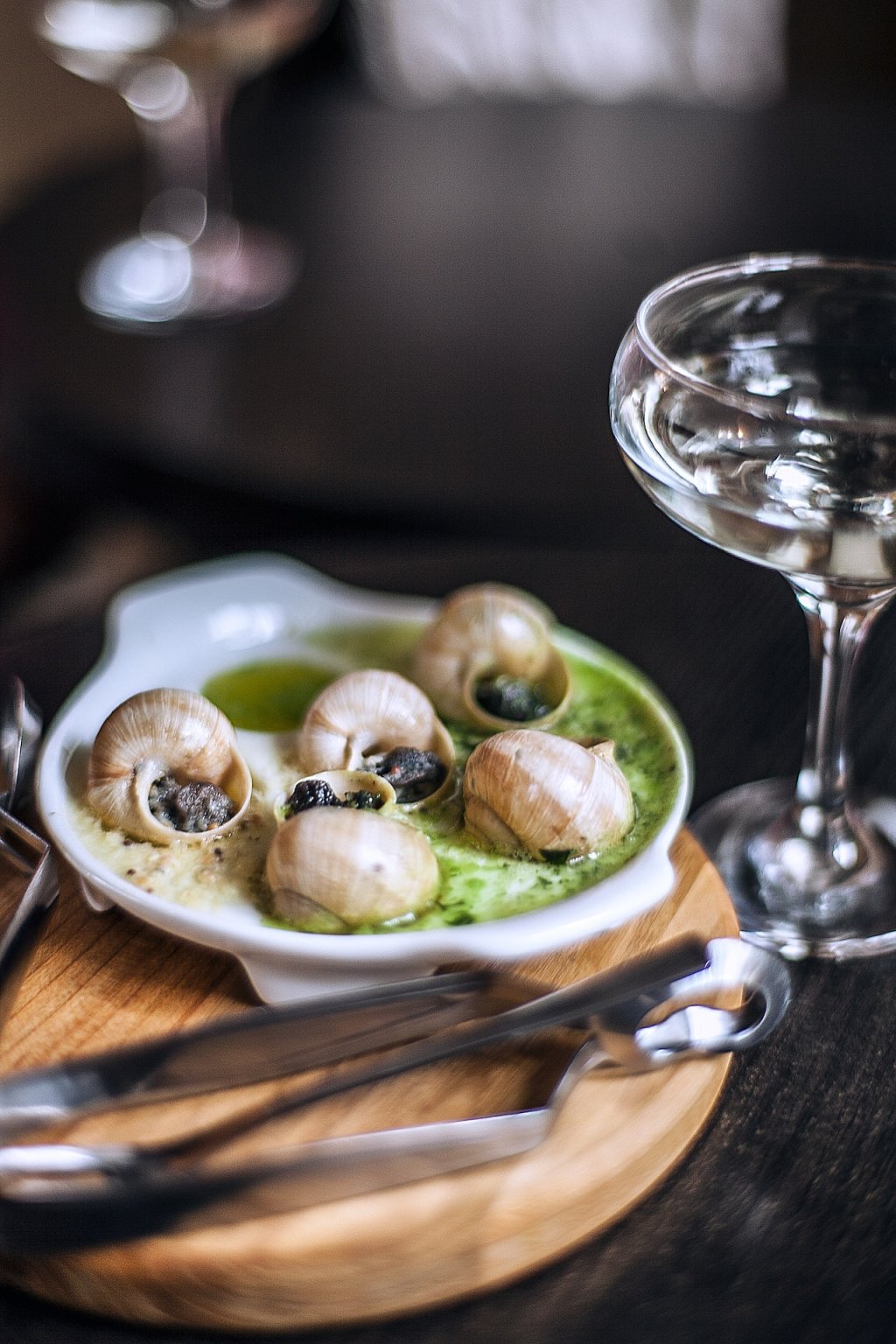 What to Serve with Escargot (7 Interesting Sides) - Becoming A Chef